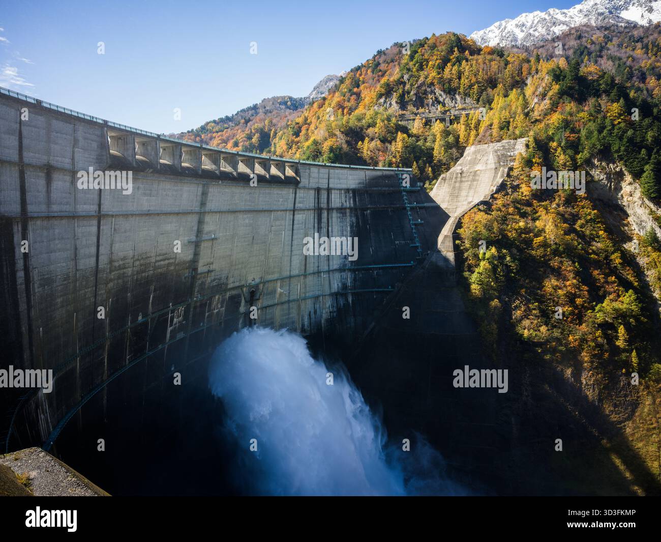 The Kurobe Dam (黒部ダム) along the Tateyama Kurobe alpine route within the ...