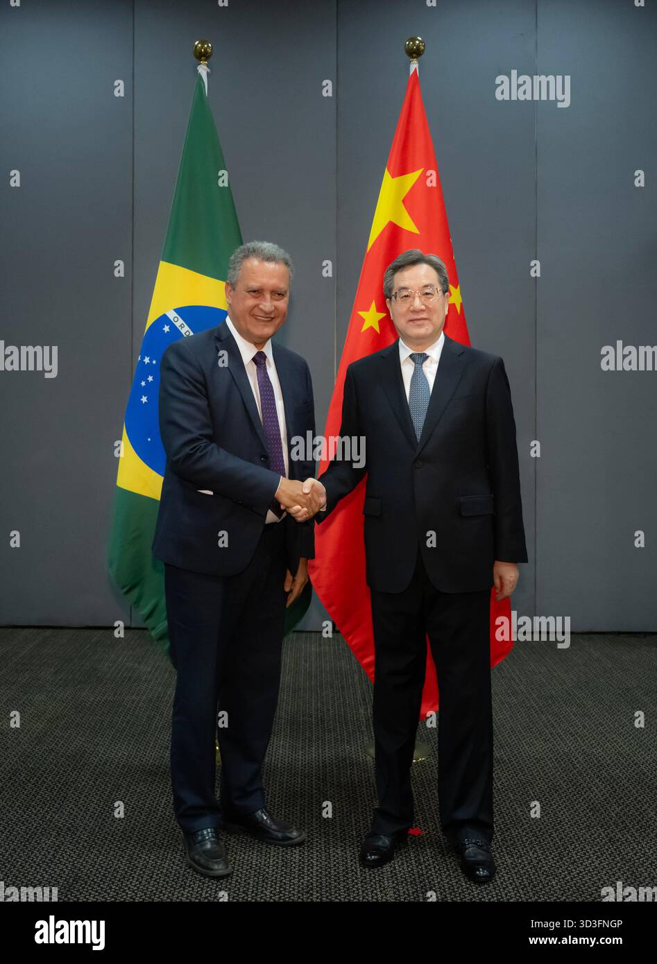 (251105) -- BELEM, Nov. 5, 2025 (Xinhua) -- Chinese Vice Premier Ding ...