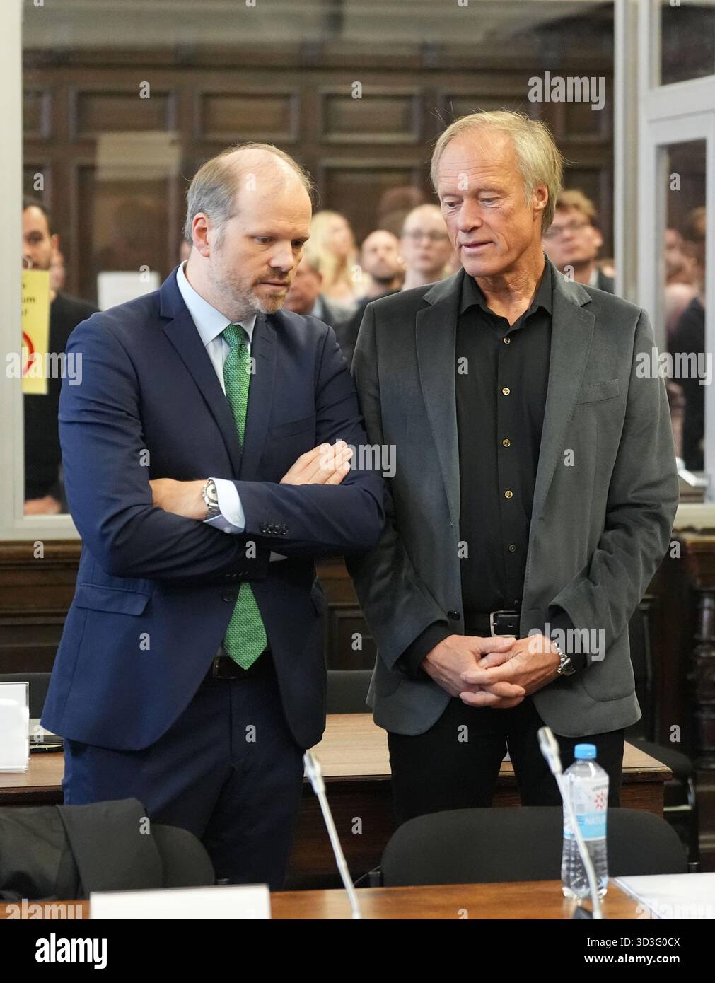 06 November 2025, Hamburg: Gerhard Delling (r), former TV presenter and ...