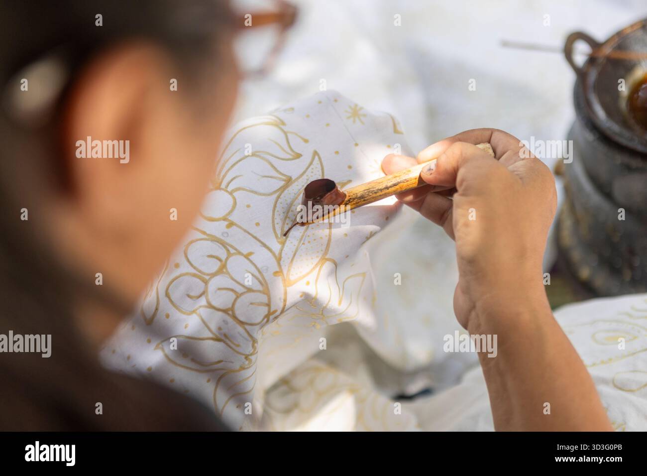 Applying dye fabric using hi-res stock photography and images - Alamy