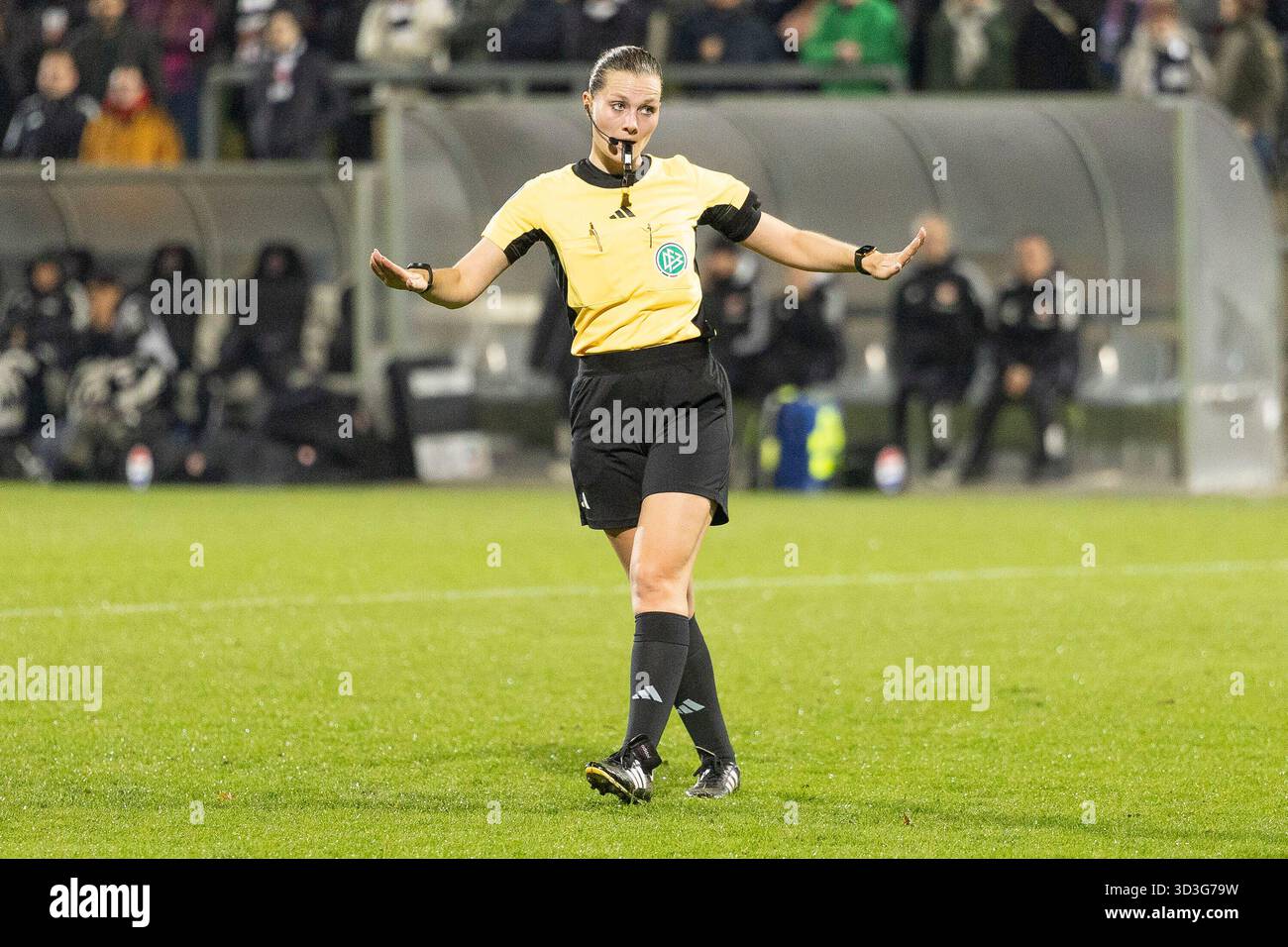 Selina Menzel (Referee), Free-standing, Portrait / Portrait, Eintracht ...