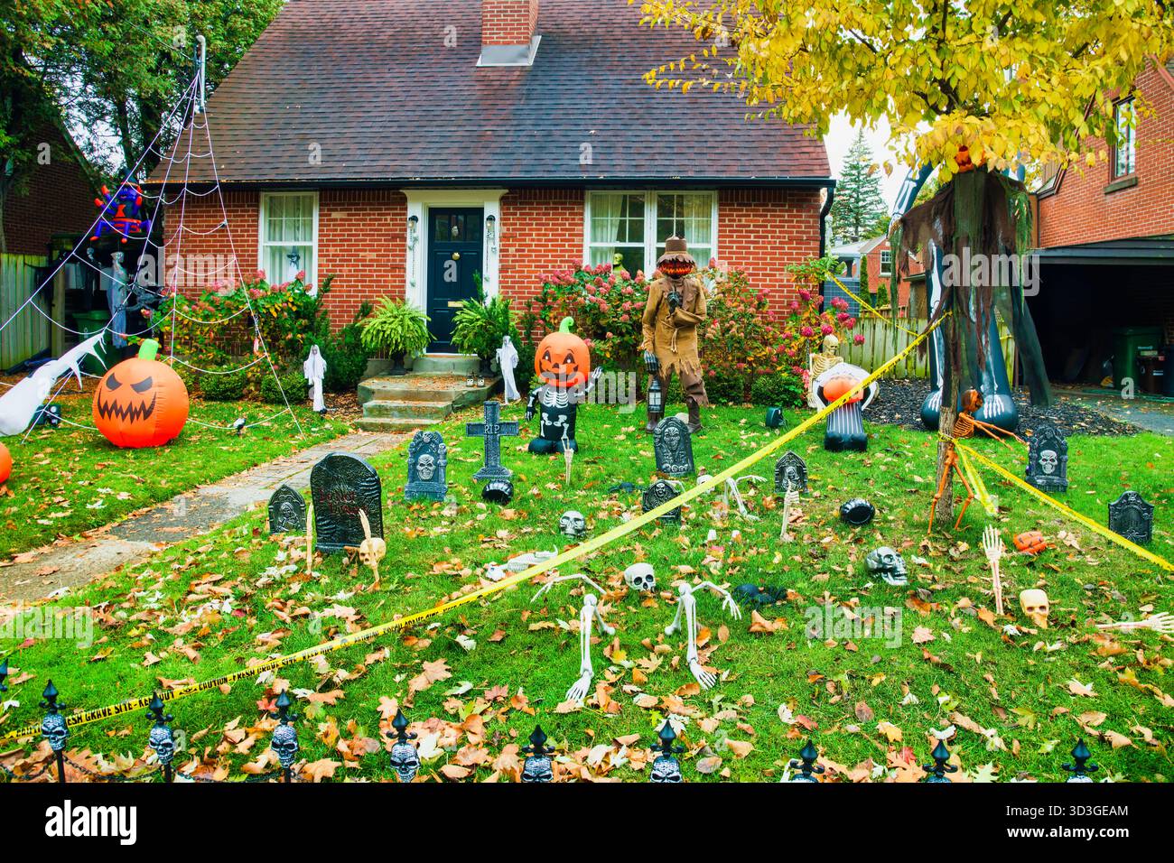 Spooky halloween display 2025 hi-res stock photography and images - Alamy
