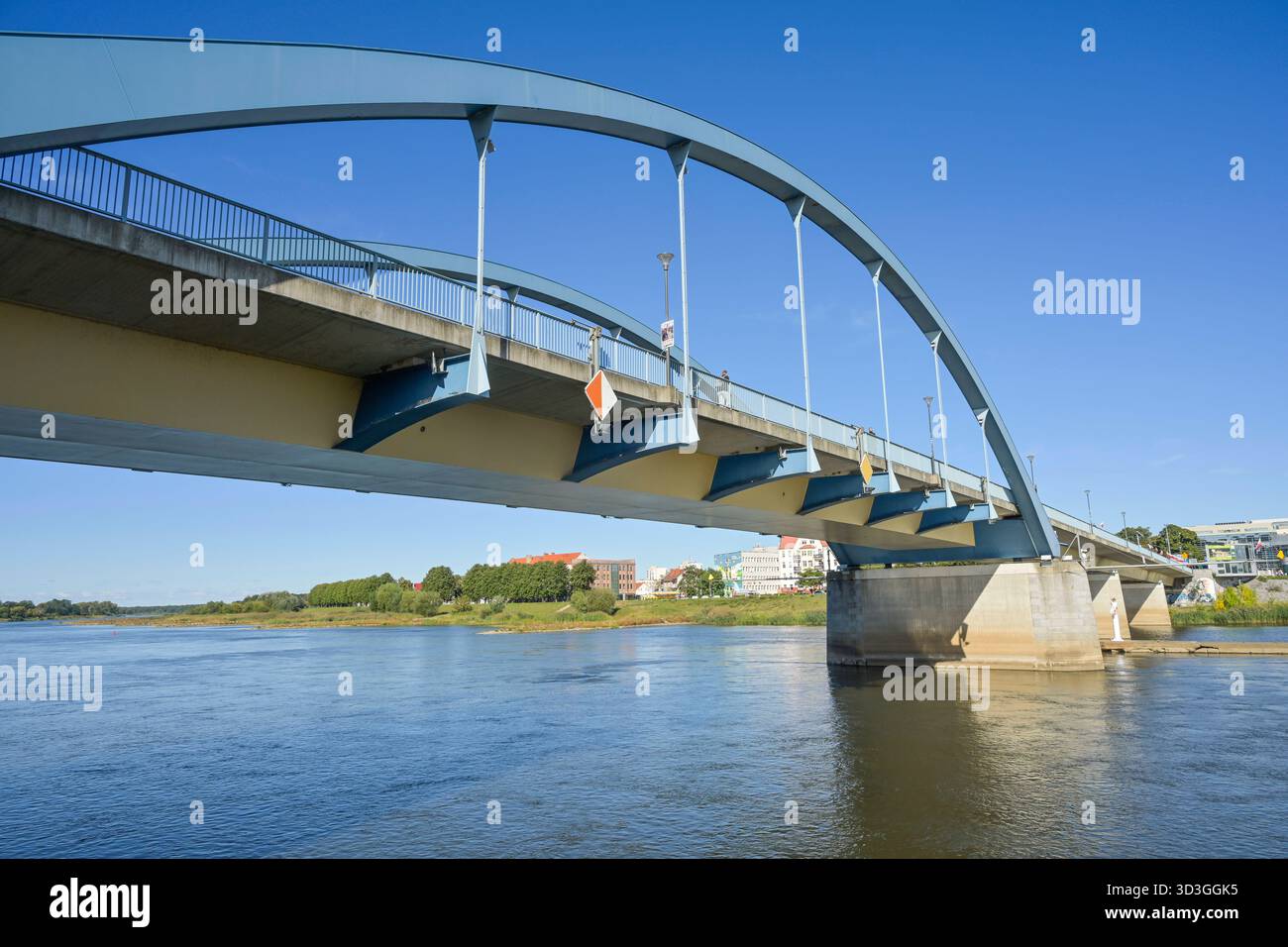 Stadtbrücke über den Fluss Oder nach Slubice in Polen, Frankfurt an der ...