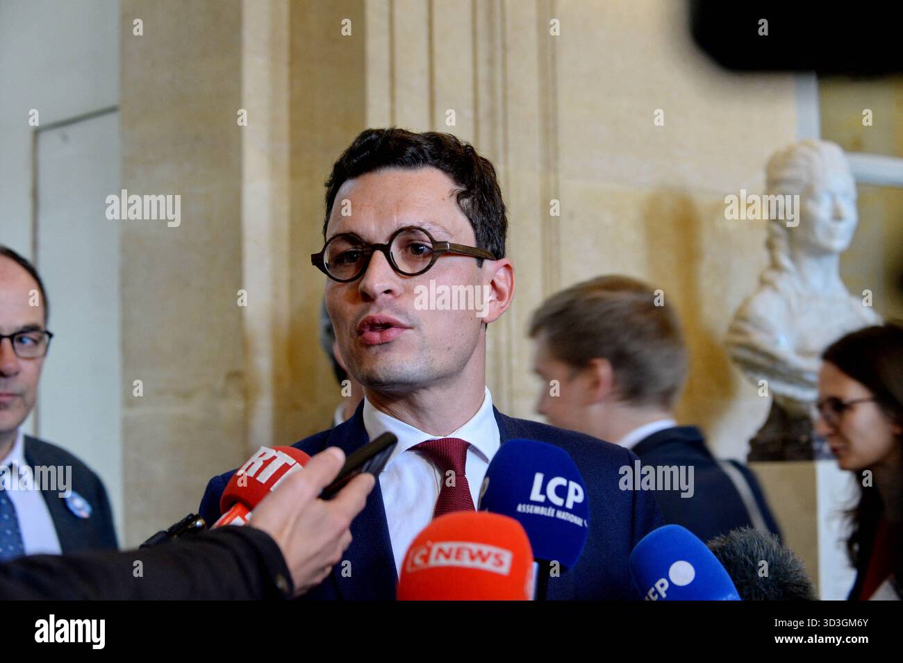 Jean Pierre Vigier, DR MP during the session of questions to the ...