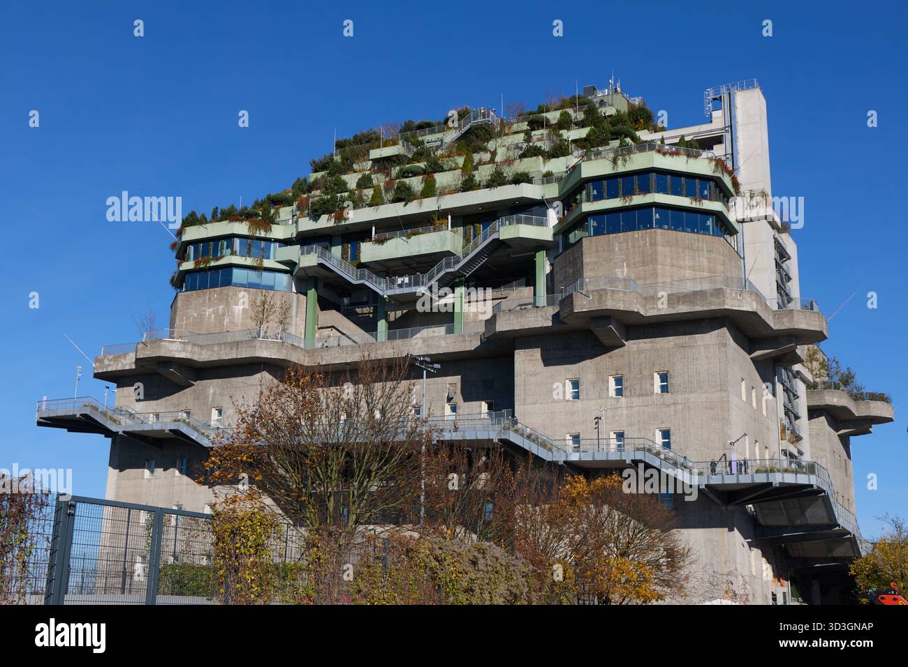 PRODUCTION - 06 November 2025, Hamburg, Hamburg-Harburg: View of the ...