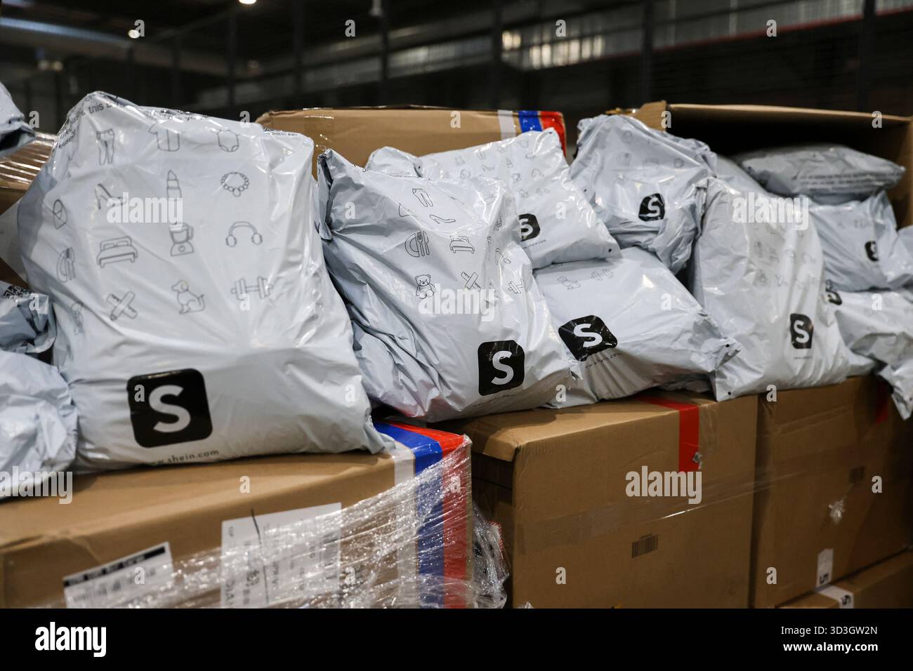 Customs agents inspect packages containing Shein brand cosmetics during ...