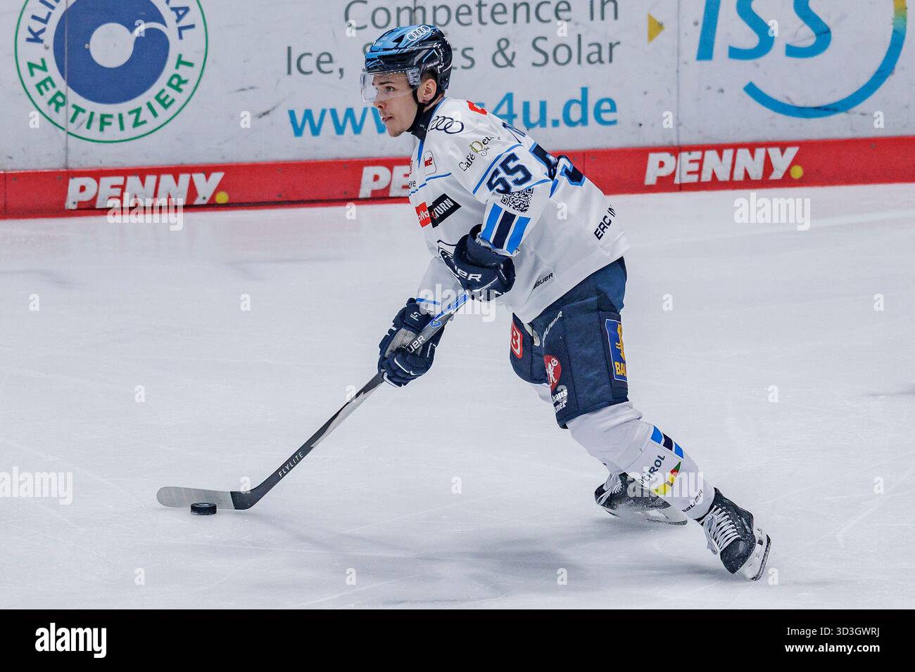 Edwin Tropmann (ERC Ingolstadt #55) on the puck, free shot, portrait ...