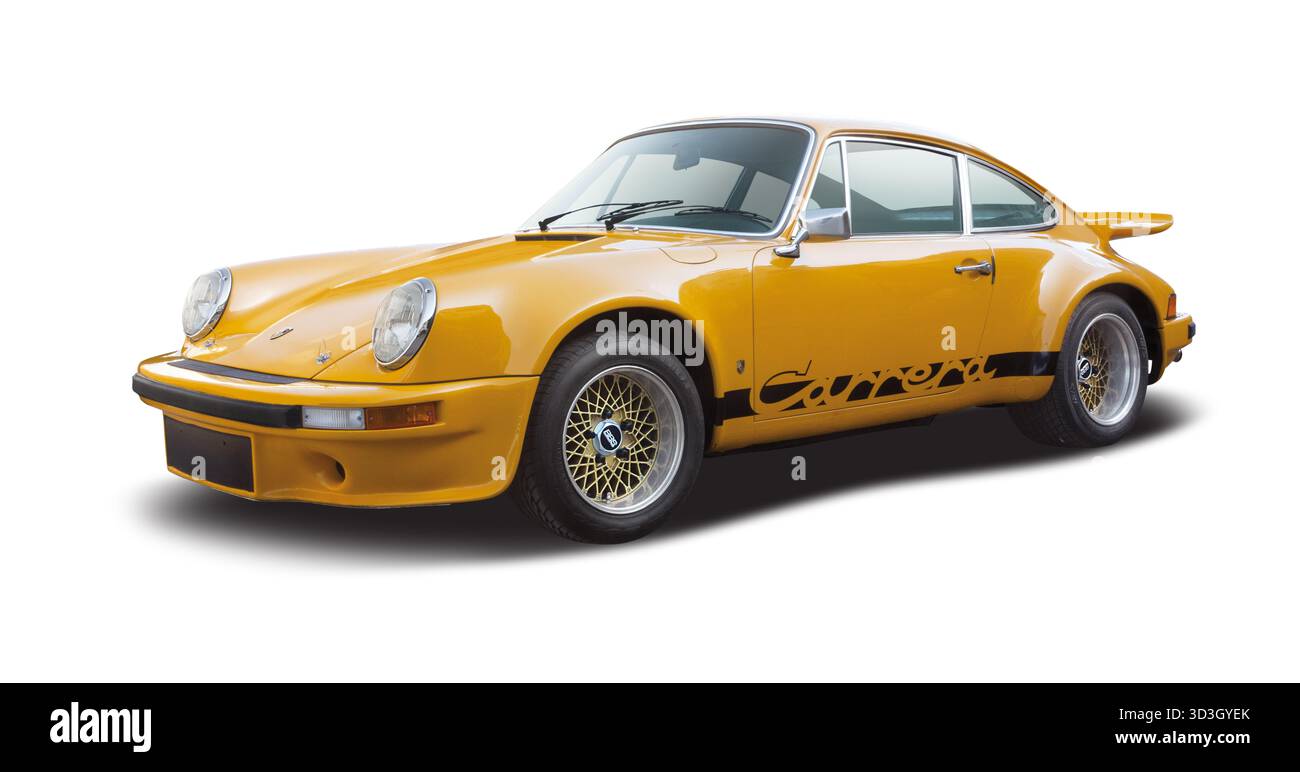 Yellow 911 carrera porsche carrera Cut Out Stock Images & Pictures - Alamy