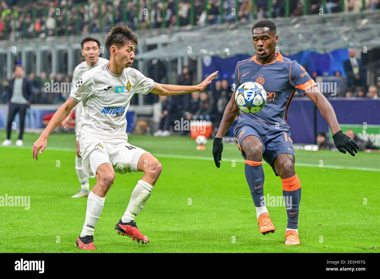 Milano, Italy. 05th, November 2025. Ange-Yoan Bonny (14) of Inter and Damir Kasabulat (4) of ...