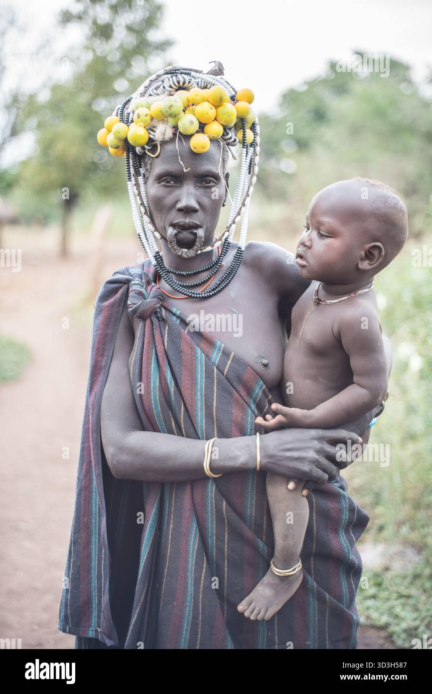 Mursi hi-res stock photography and images - Alamy