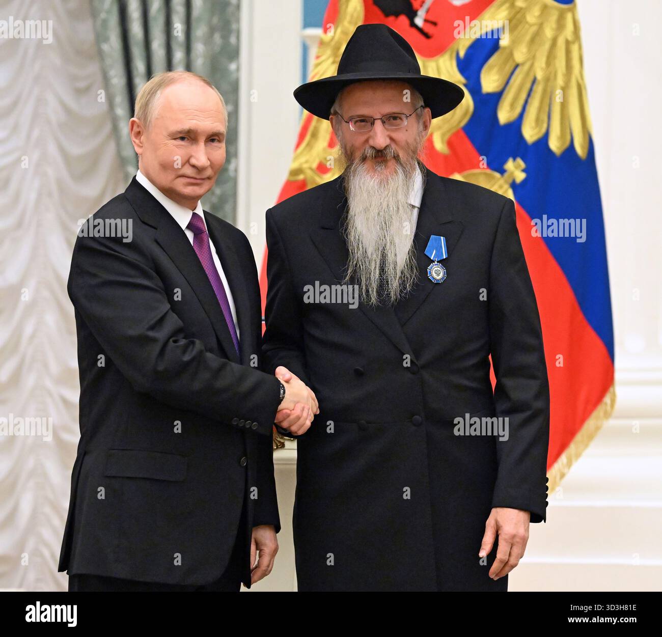 Russian President Vladimir Putin (left) and Chief Rabbi of the ...