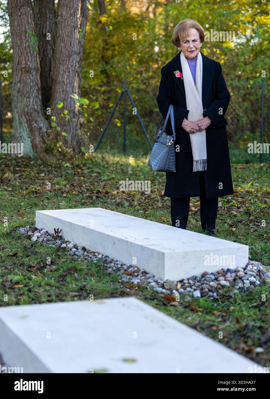 06 November 2025, Brandenburg, Fürstenberg/Havel: Ravensbrück witness ...