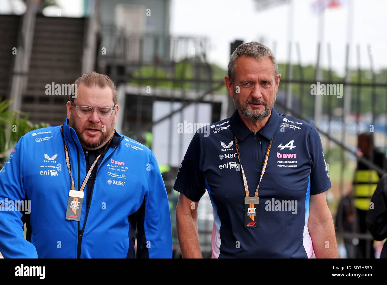 (L to R): Dave Greenwood (GBR) Alpine F1 Team Racing Director with ...
