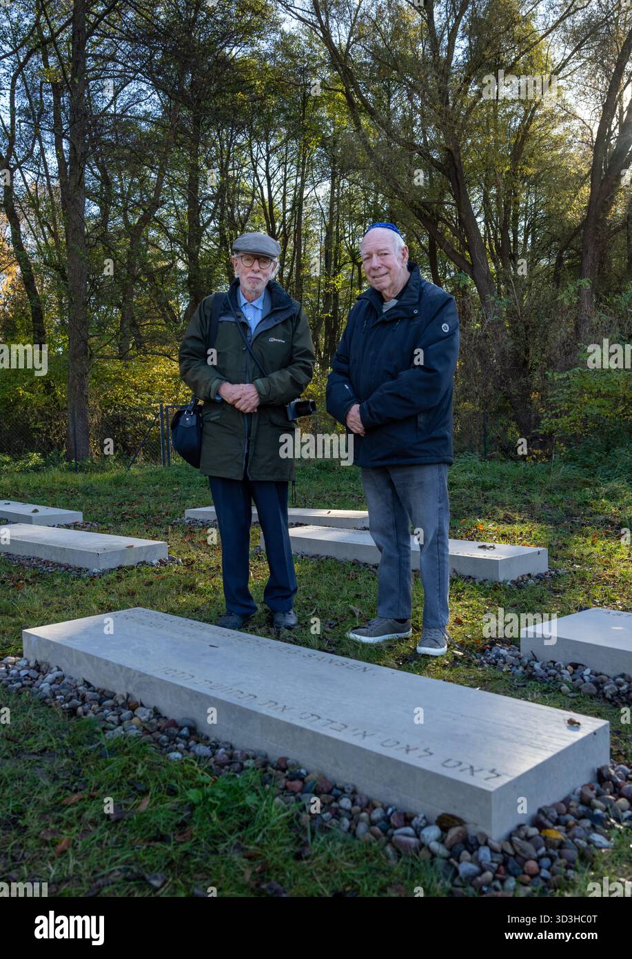 06 November 2025, Brandenburg, Fürstenberg/Havel: Ib Katznelson (l) and ...