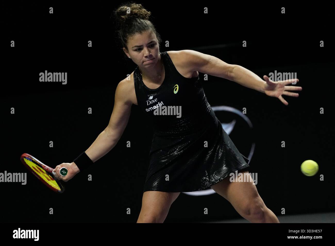 Jasmine Paolini of Italy plays a forehand return to Jessica Pegula of ...