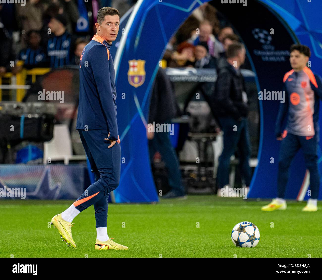 Robert Lewandowski of Barcelona during the warm-up prior the UEFA ...