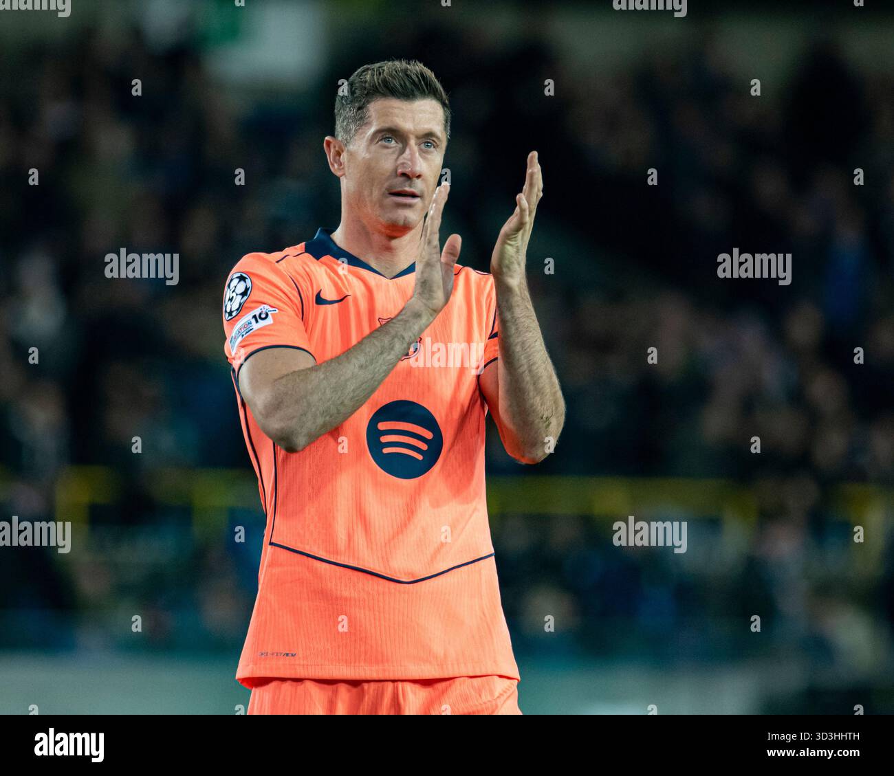 Robert Lewandowski of Barcelona thanks his fans after the UEFA ...