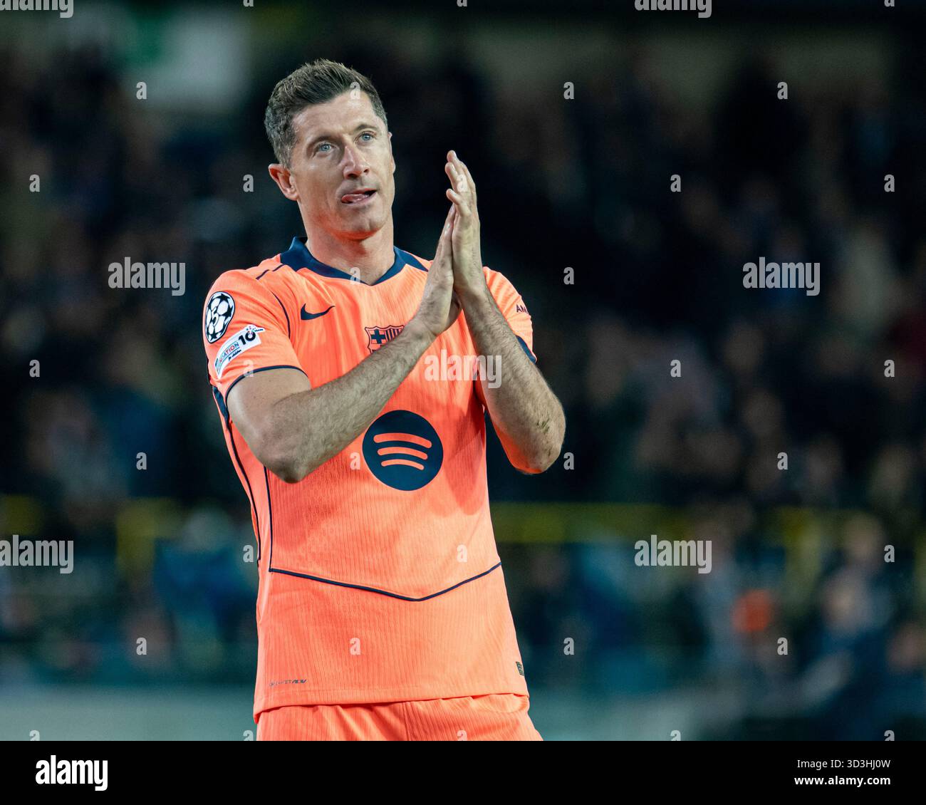 Robert Lewandowski of Barcelona thanks his fans after the UEFA ...