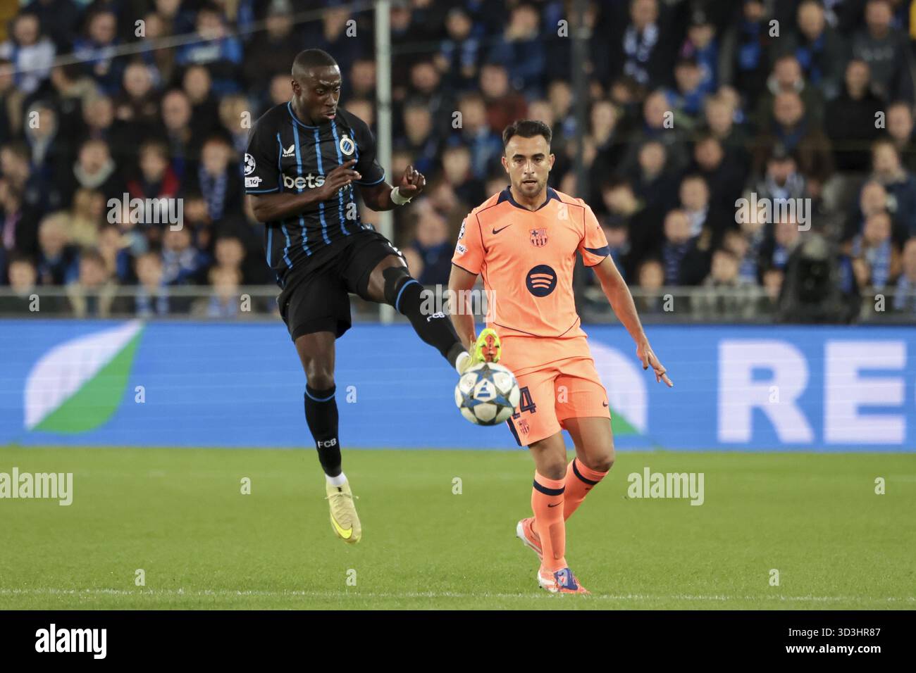 Carlos Forbs of Club Brugge, Eric Garcia of Barcelona during the UEFA ...