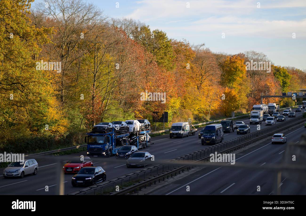 Stau / dichter Verkehr auf der Autobahn A 3 vor dem Kreuz Kaiserberg ...