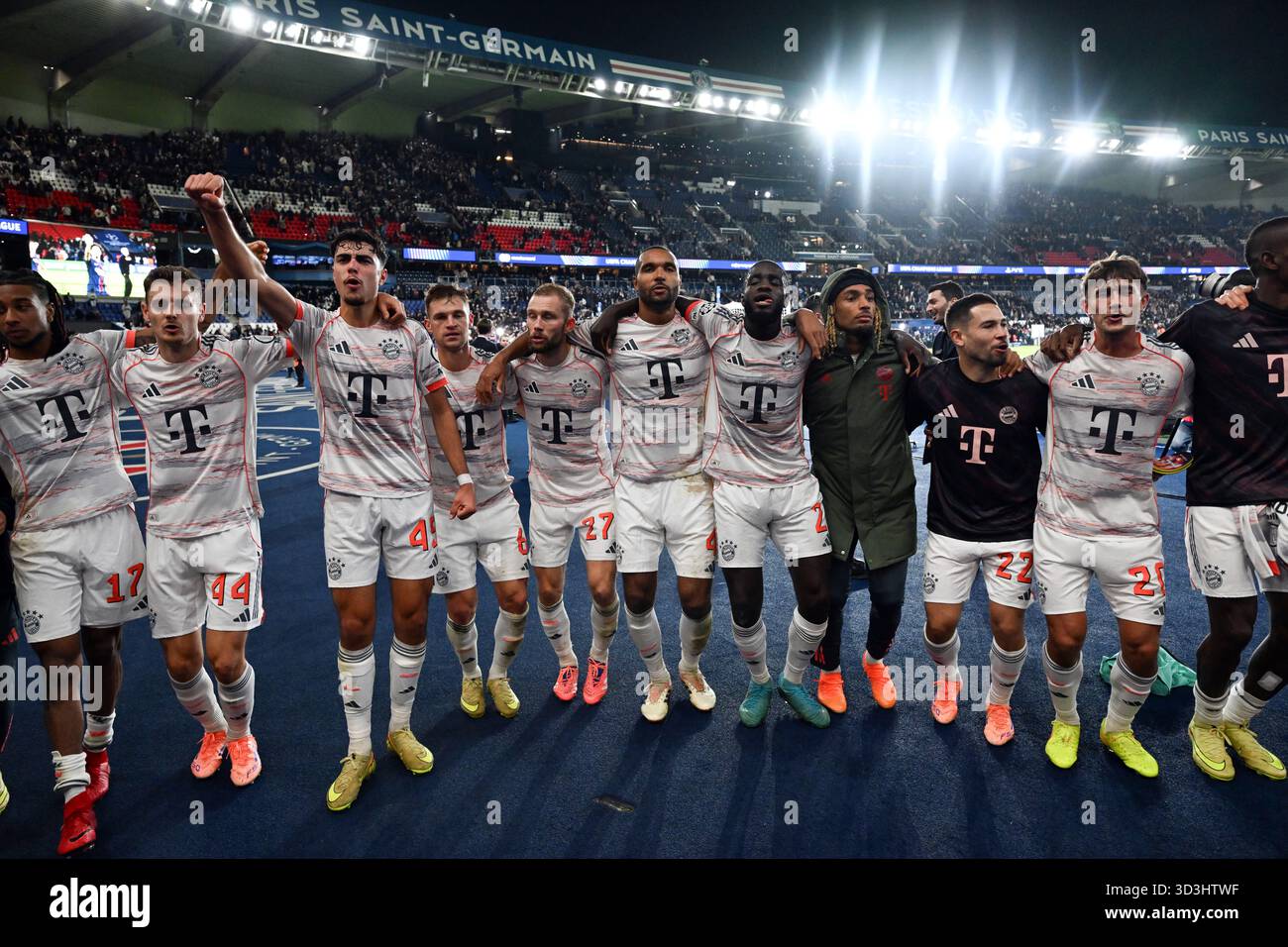 04 November 2025, France, Paris: Soccer: Champions League, Paris Saint ...