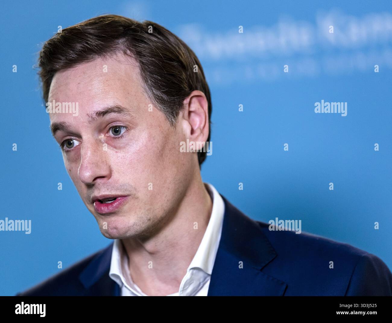 THE HAGUE - Laurens Dassen (Volt) arrives for a meeting with scout ...