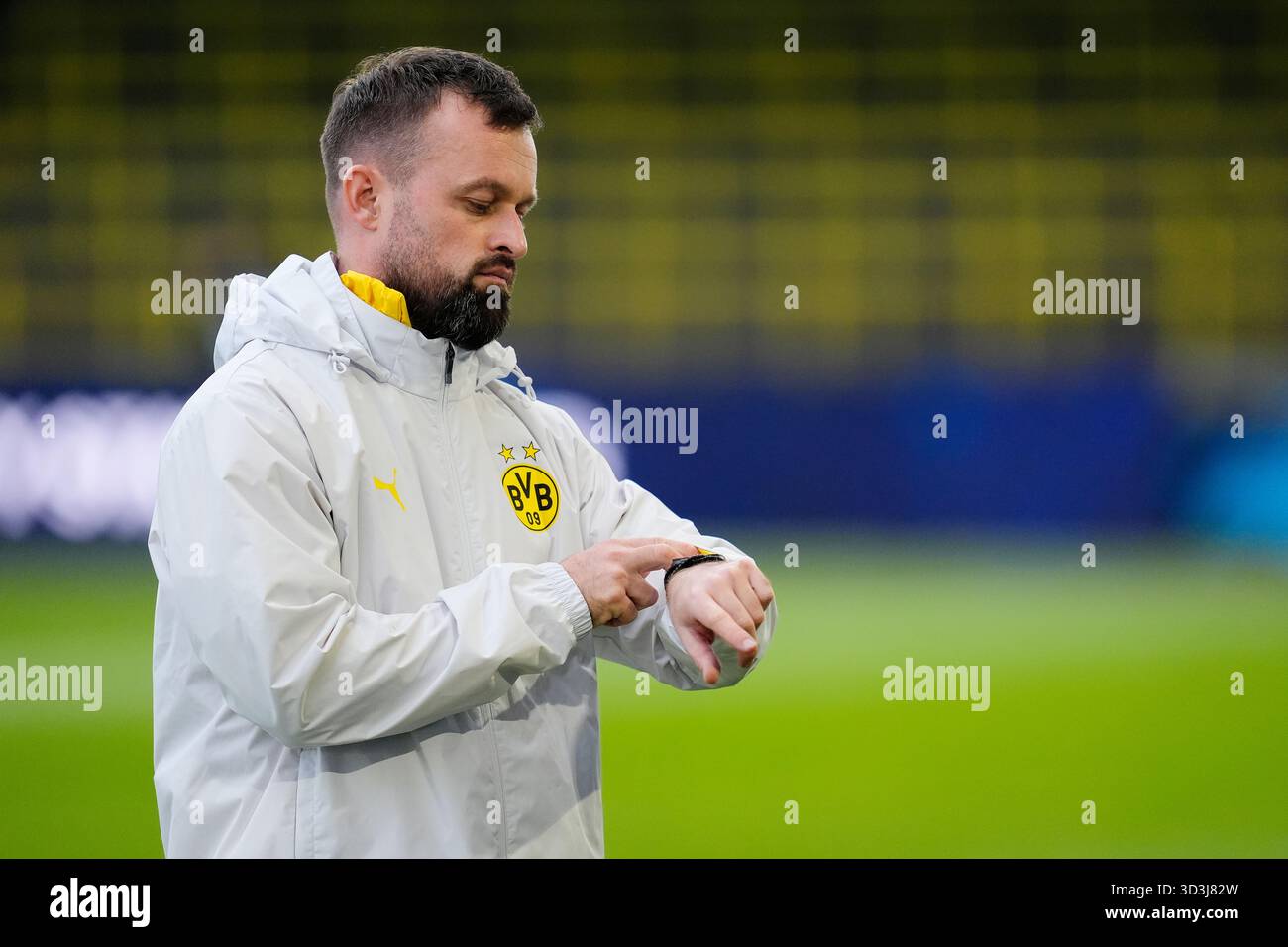 Borussia Dortmund head coach Felix Hirschnagl during the UEFA Youth ...