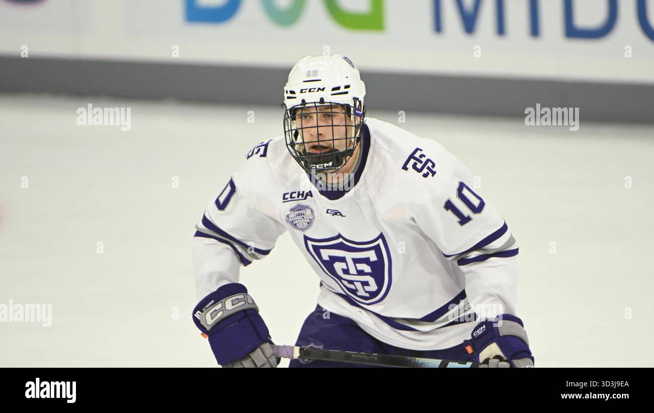 St. Thomas defenseman Mason Poolman skates to the puck against ...