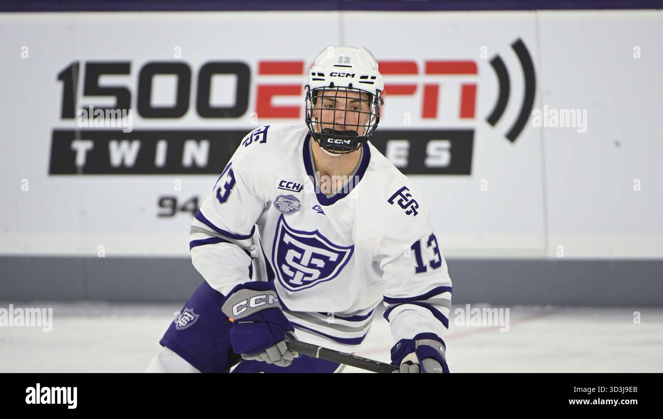 St. Thomas forward Lucas Van Vliet warms up before their game against ...