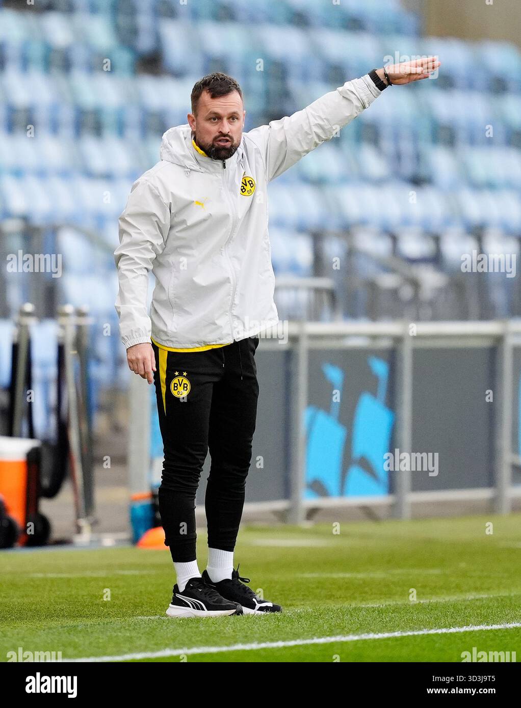 Borussia Dortmund head coach Felix Hirschnagl during the UEFA Youth ...