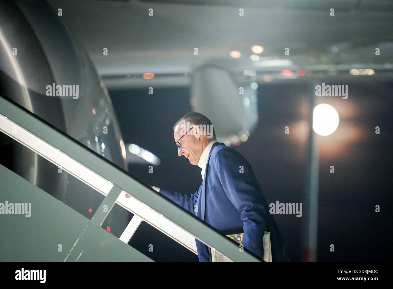 06 November 2025, Brandenburg, Schönefeld: Federal Chancellor Friedrich ...