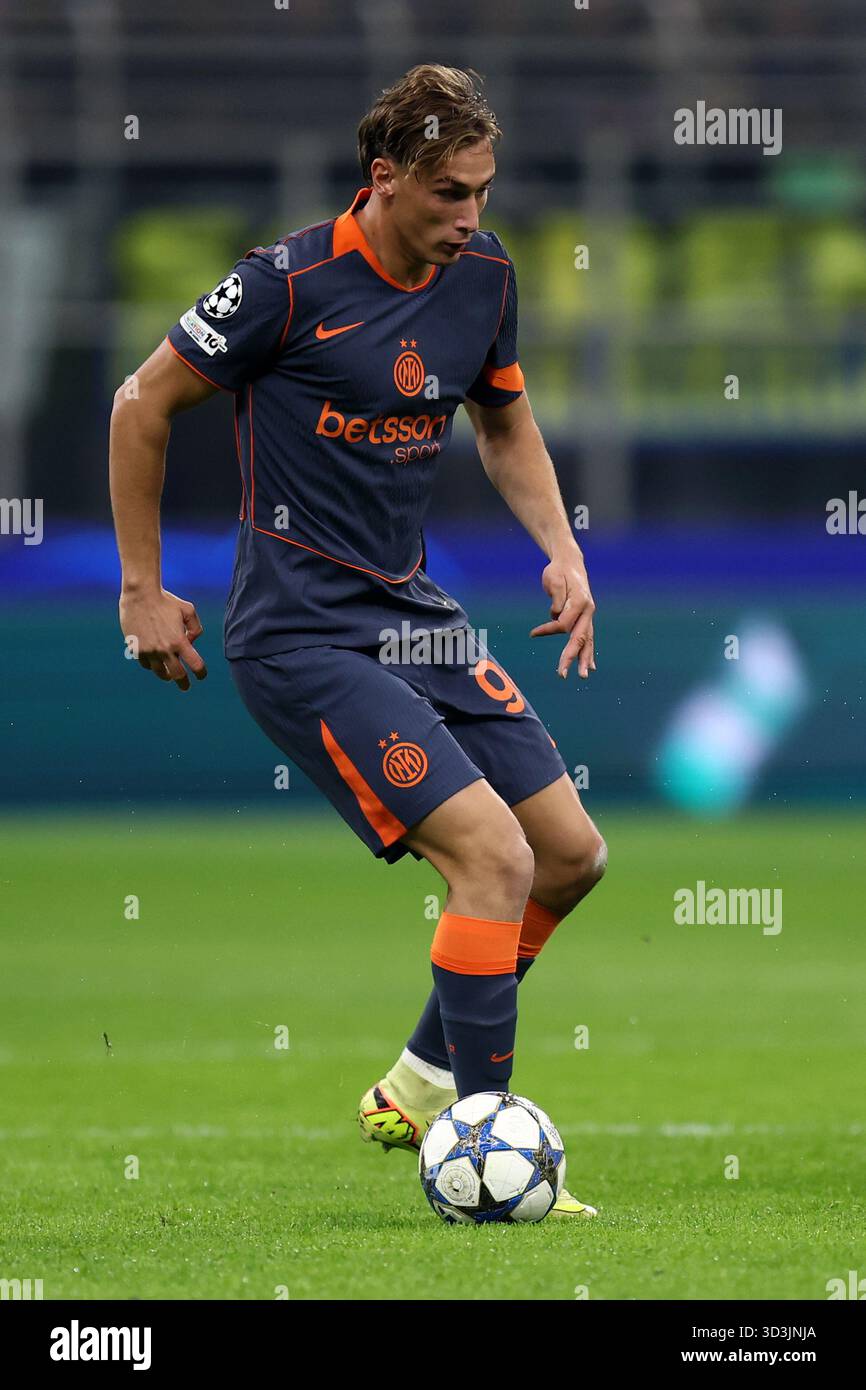 Francesco Pio Esposito of Fc Internazionale in action during the UEFA ...