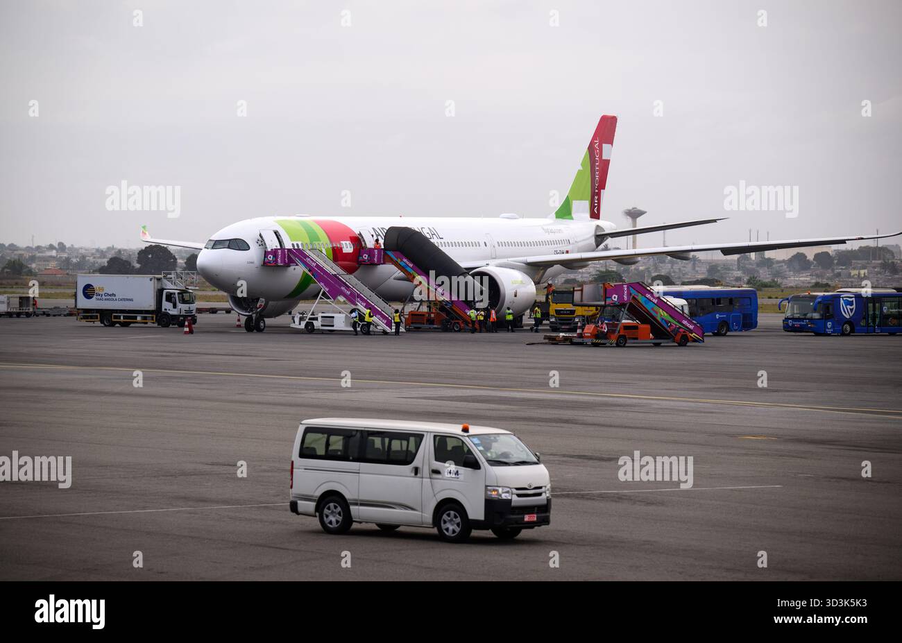 Luanda, Angola. 06th Nov, 2025. A plane of the Portuguese airline Air ...