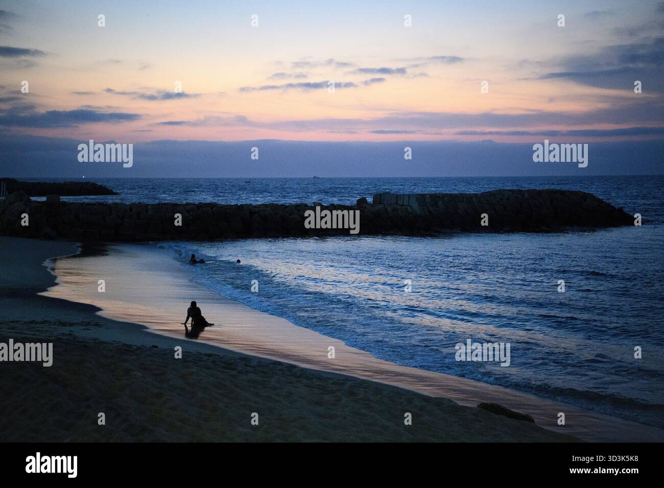 05 November 2025, Angola, Luanda: Bathers are on the beach in Luanda ...