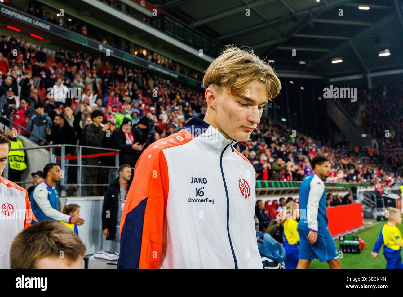 Kacper Potulski (1. FSV FSV Mainz 05, 48) enters the field [pitch] with ...
