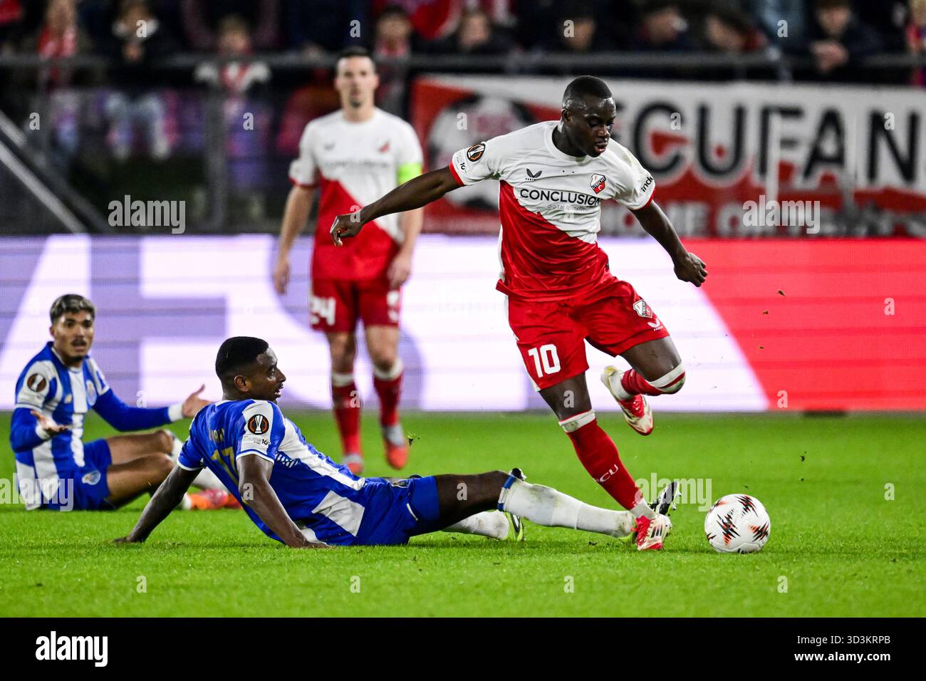 UTRECHT - (l-r) Pablo Rosario of FC Porto, Yoann Cathline of FC Utrecht ...