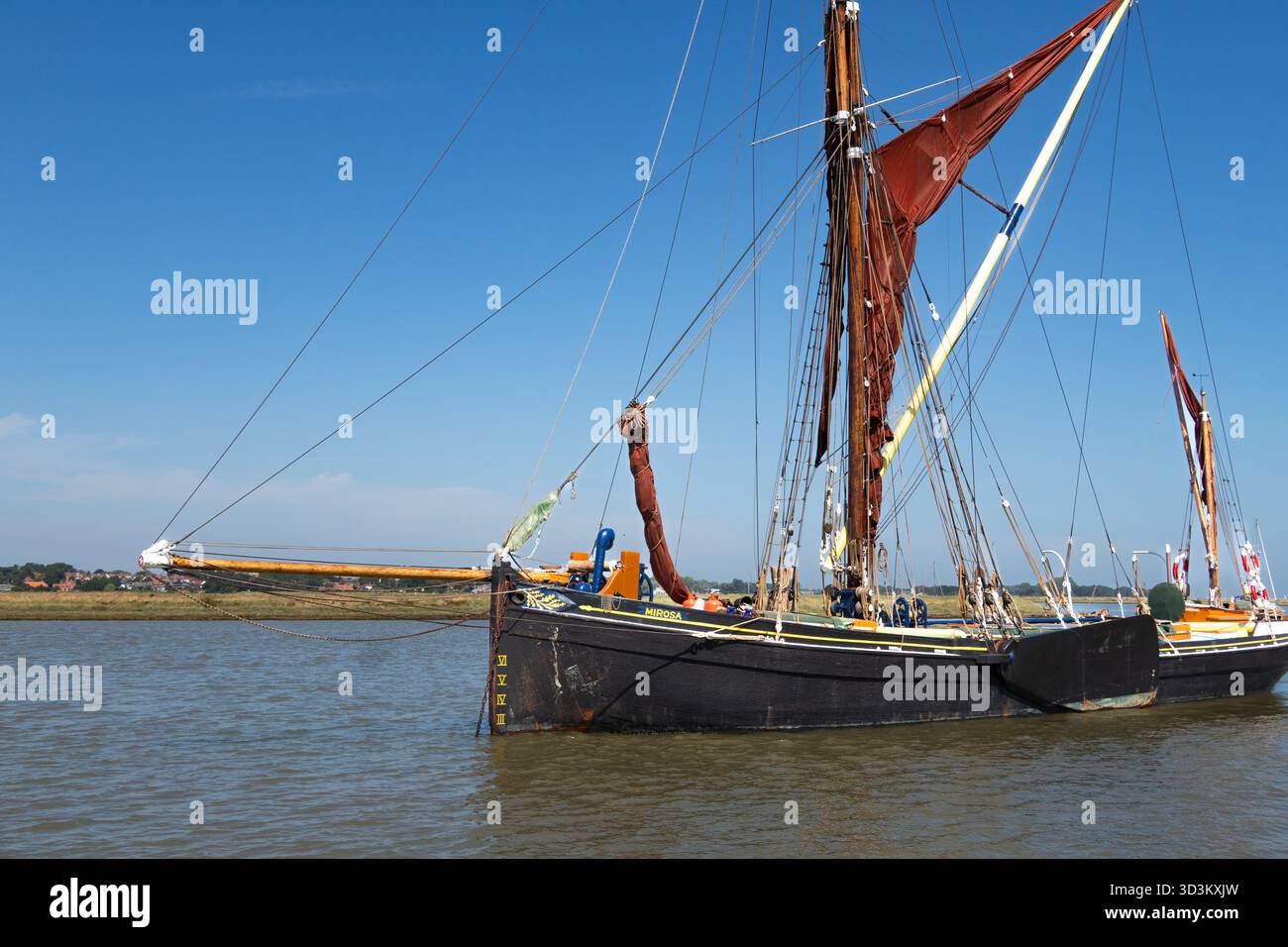 Hay barge thames hi-res stock photography and images - Alamy