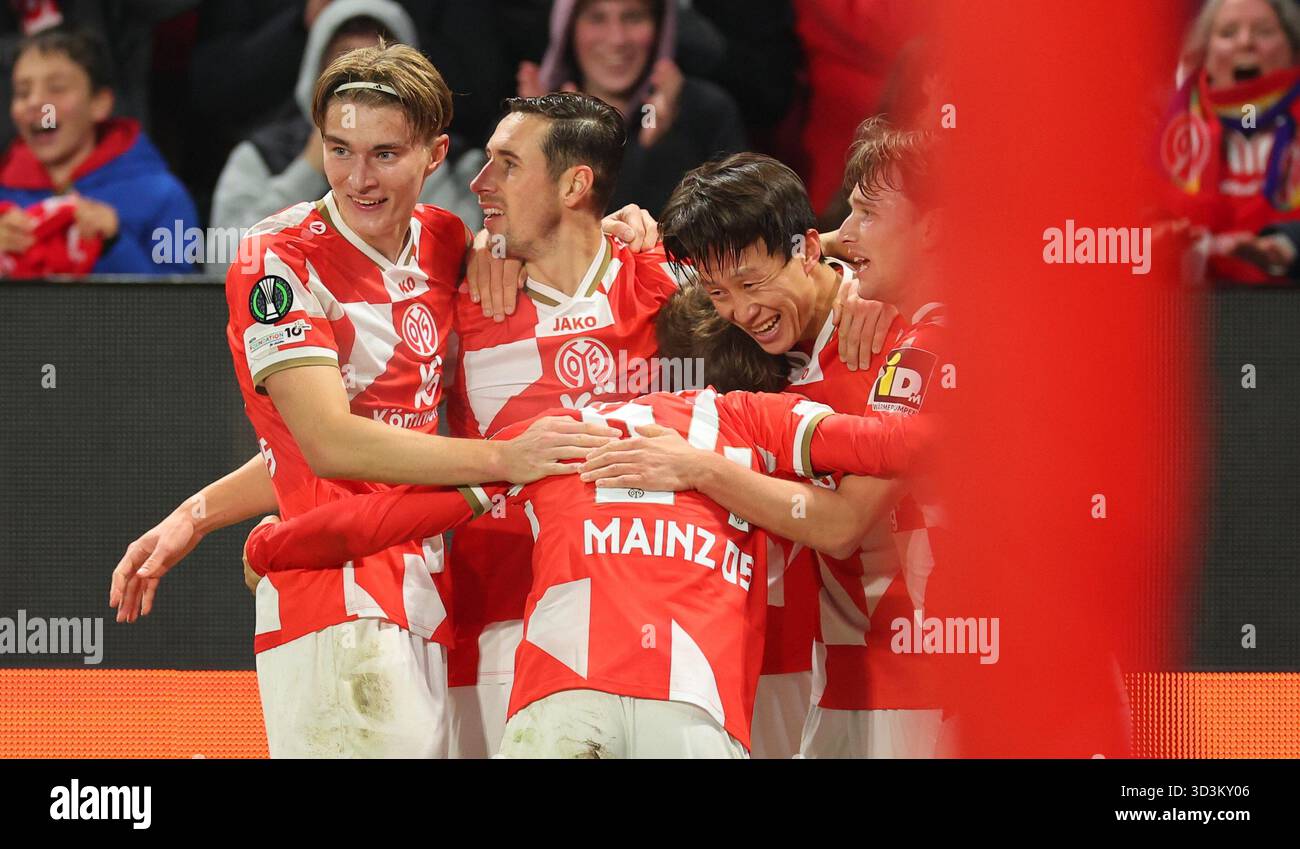 2:1 Goal, celebration, from left Kacper Potulski, Dominik Kohr, Sota ...