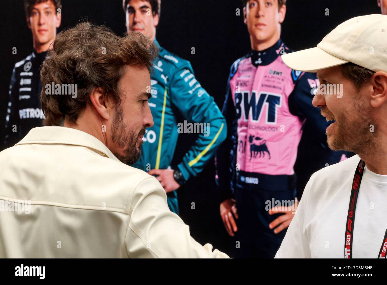 (L to R): Fernando Alonso (ESP) Aston Martin F1 Team and Sebastian ...