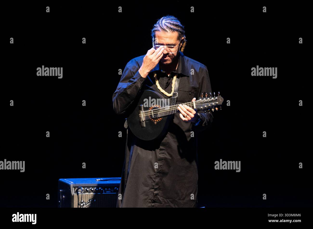 Brazilian jazz mandolinist Hamilton de Holanda performs during the ...