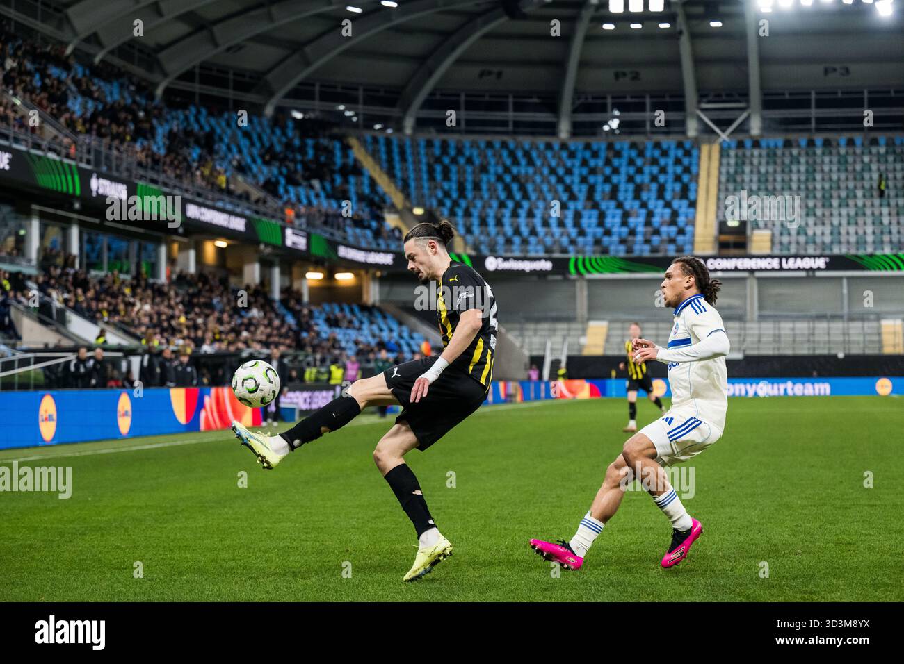251106 Amor Layouni of Häcken and Diego Moreira of Strasbourg during ...