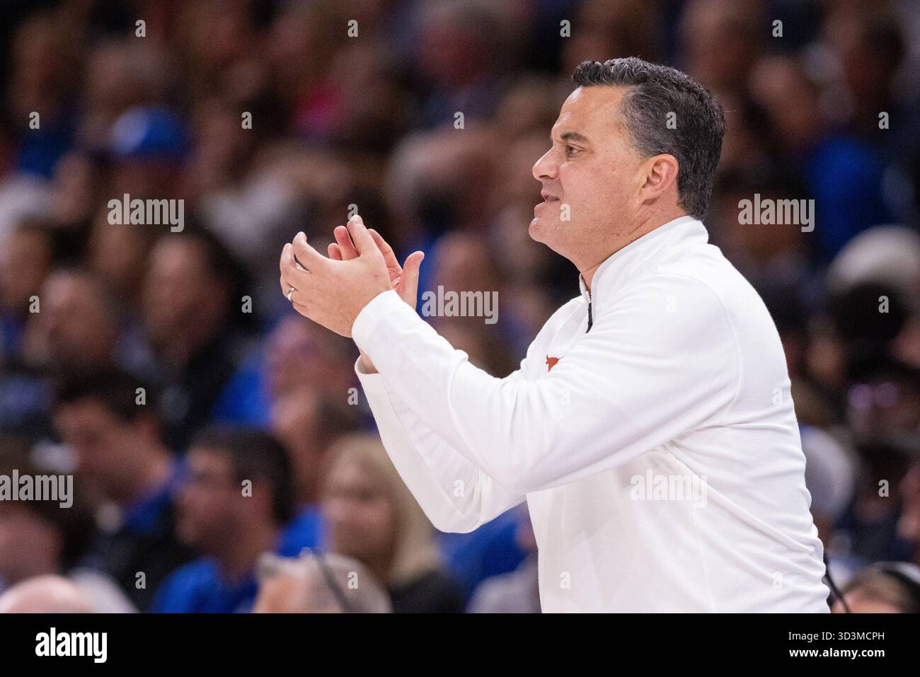 November 4, 2025: Texas Longhorns head coach Sean Miller pumps up his ...