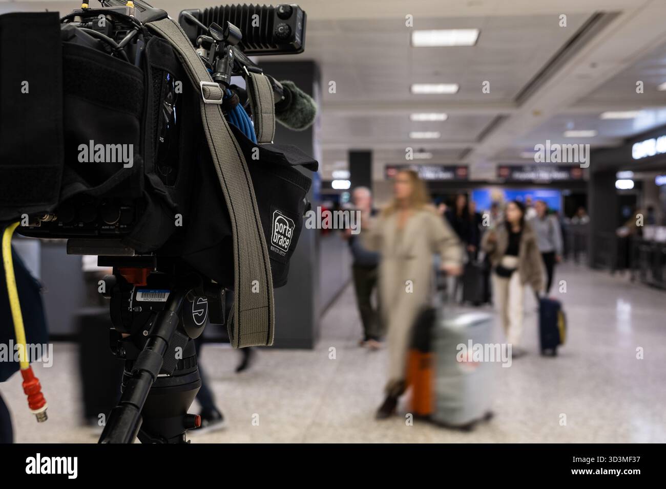 A journalist's video camera captures travelers arriving at Washington ...