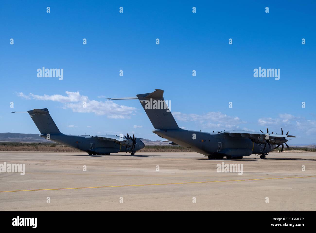 Twin engine military transport hi-res stock photography and images - Alamy