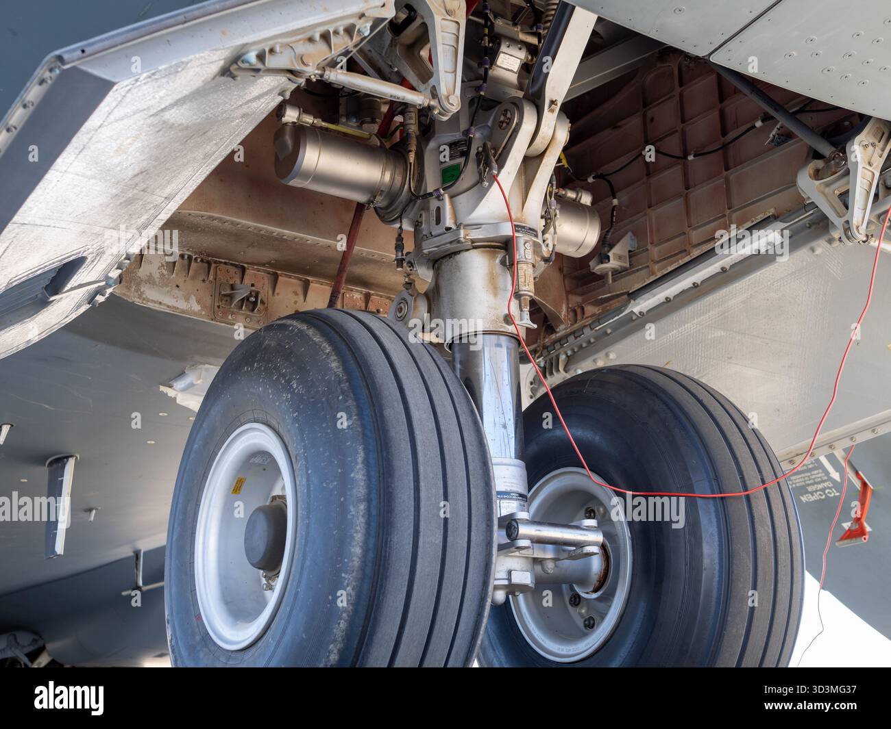 Main landing gear mechanism in extended position Stock Photo - Alamy