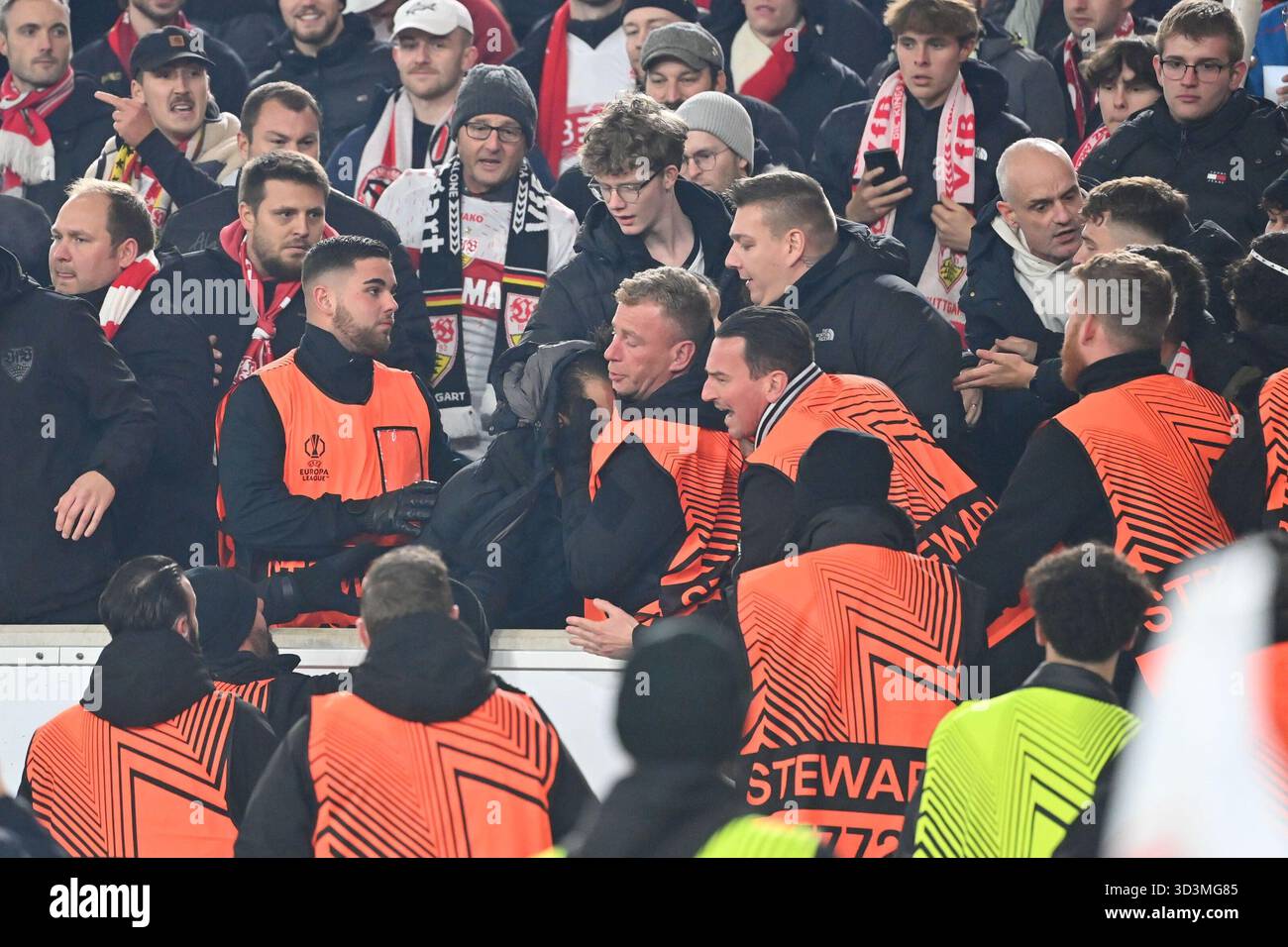 Fan violence, stewards intervene, Rotterdam fans in the Stuttgart fan ...
