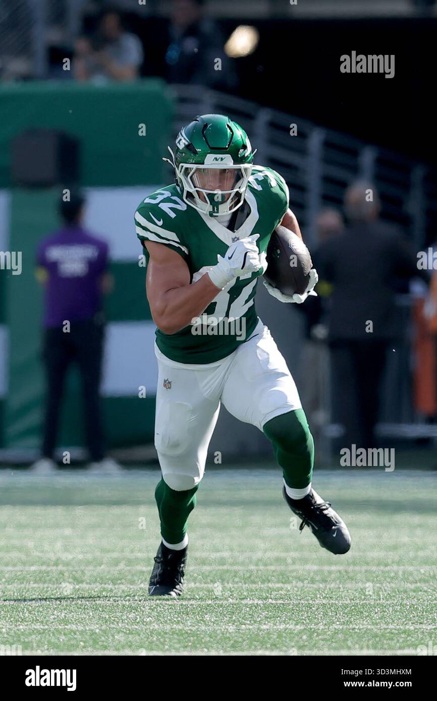 New York Jets running back Isaiah Davis (32) in action against the ...