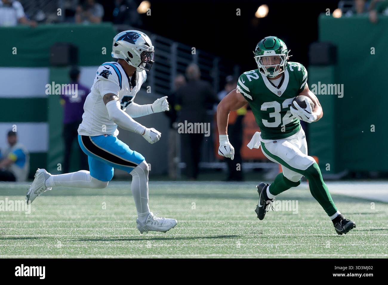 New York Jets running back Isaiah Davis (32) in action against Carolina ...