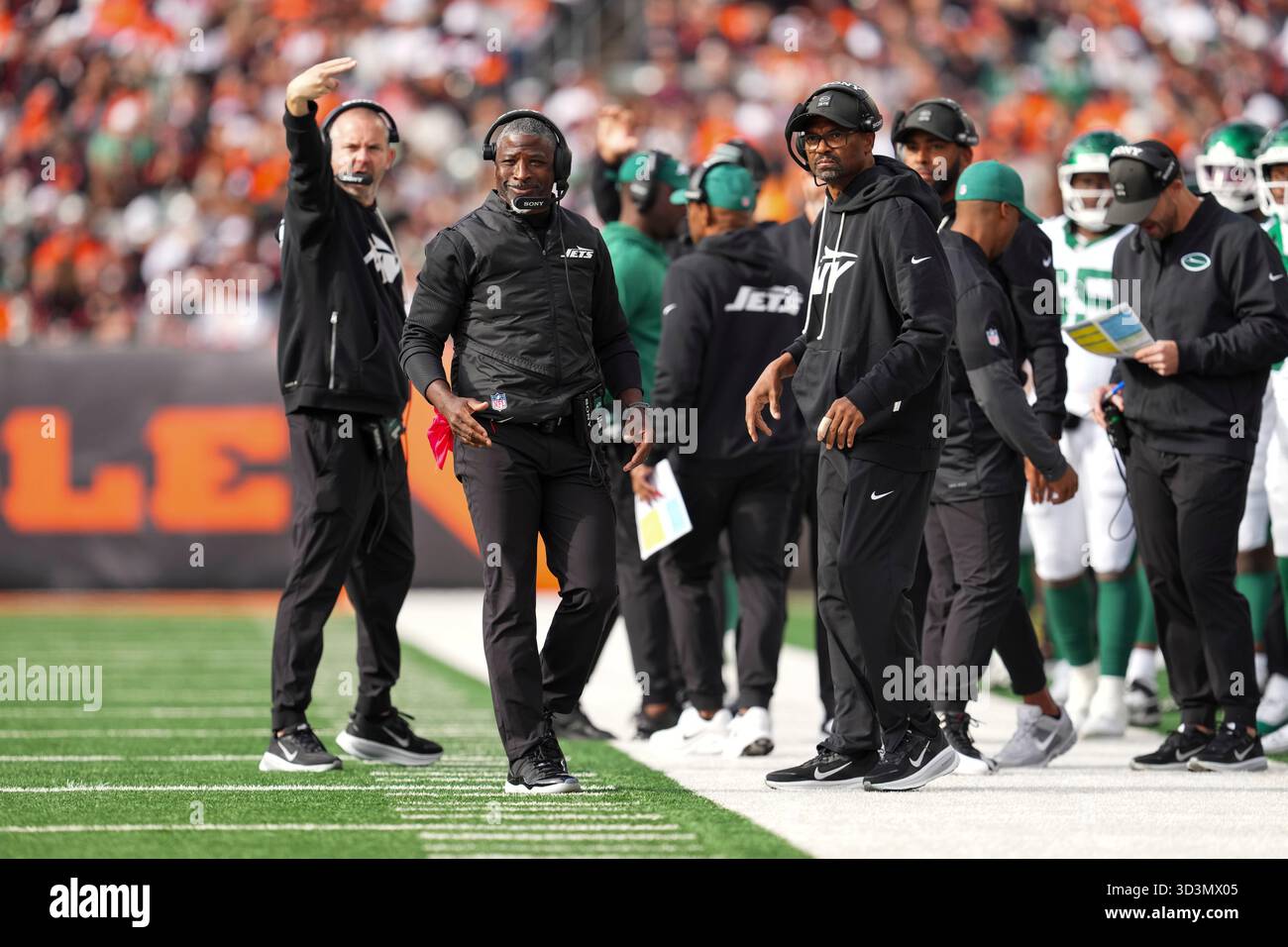 New York Jets head coach Aaron Glenn looks on during an NFL football ...
