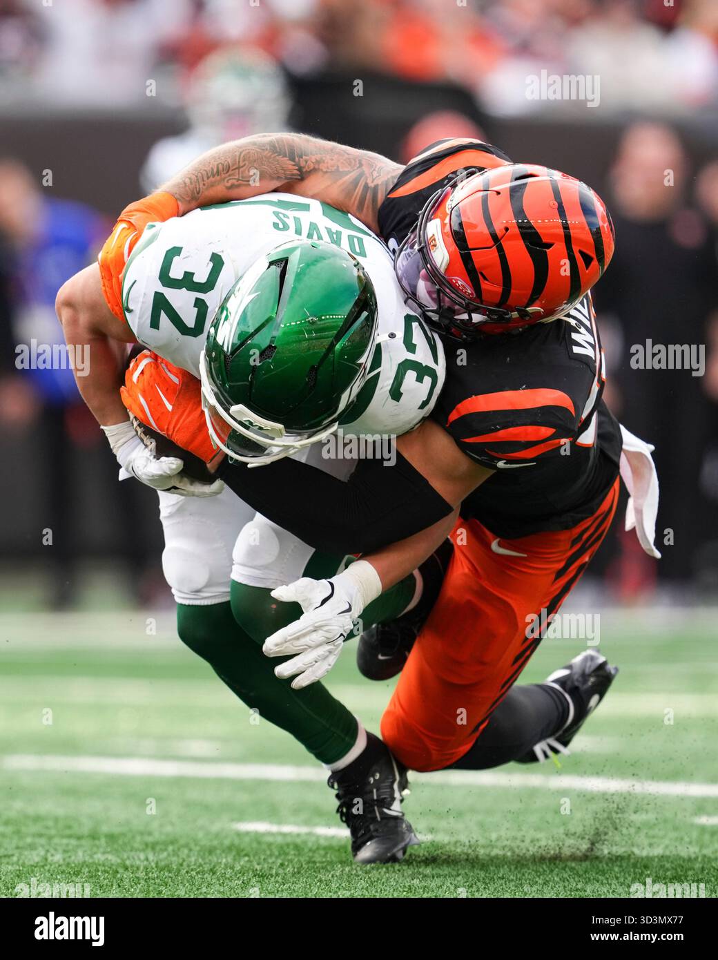 New York Jets running back Isaiah Davis (32) is tackled by Cincinnati ...